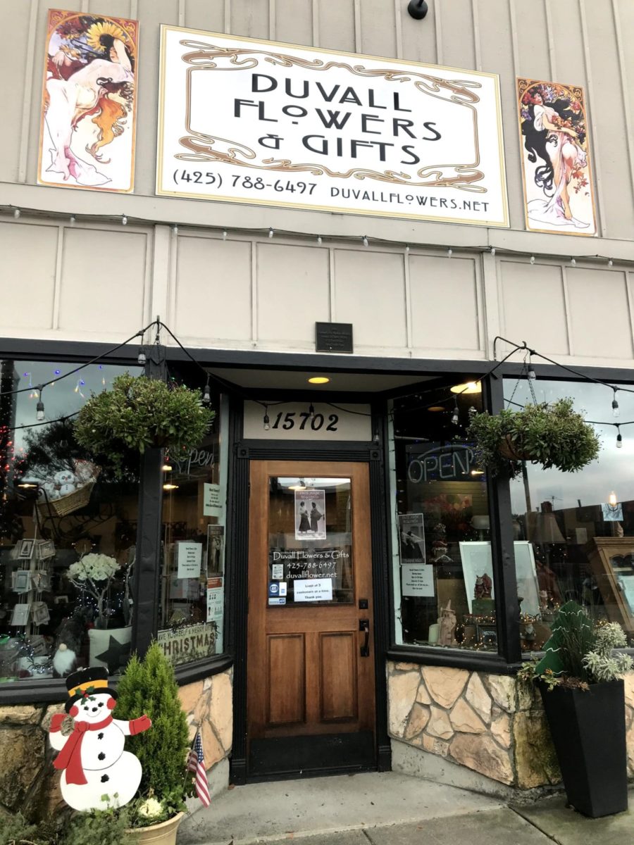 Holiday Wreath Making In Duvall - Explore Washington State